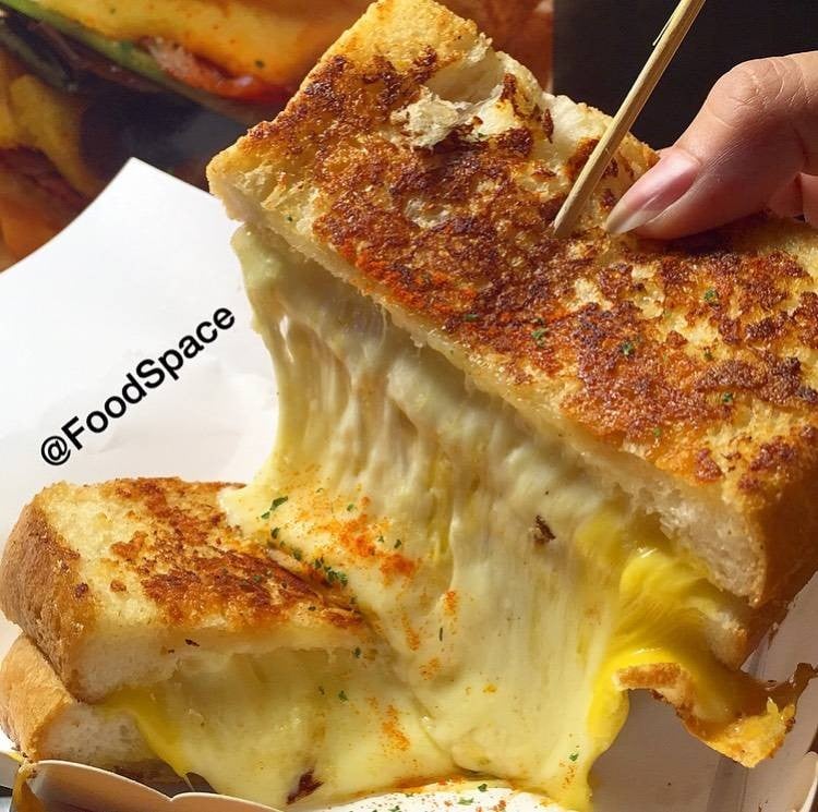 รีวิว Answer cheeze food truck - Cheezy sandwich กริลชีสแบบชีสเยิ้มไหล ...