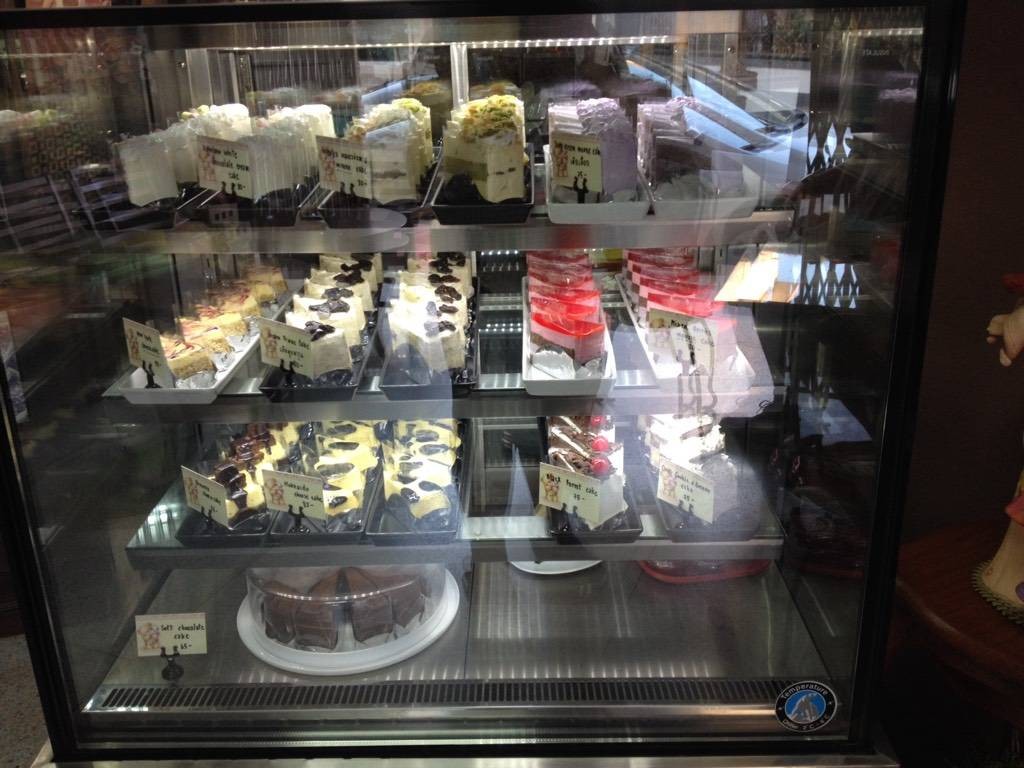 รีวิว OmO Cup N' Cake - ฟินกับเมนูเค้กหลากหลายในราคาพิเศษ