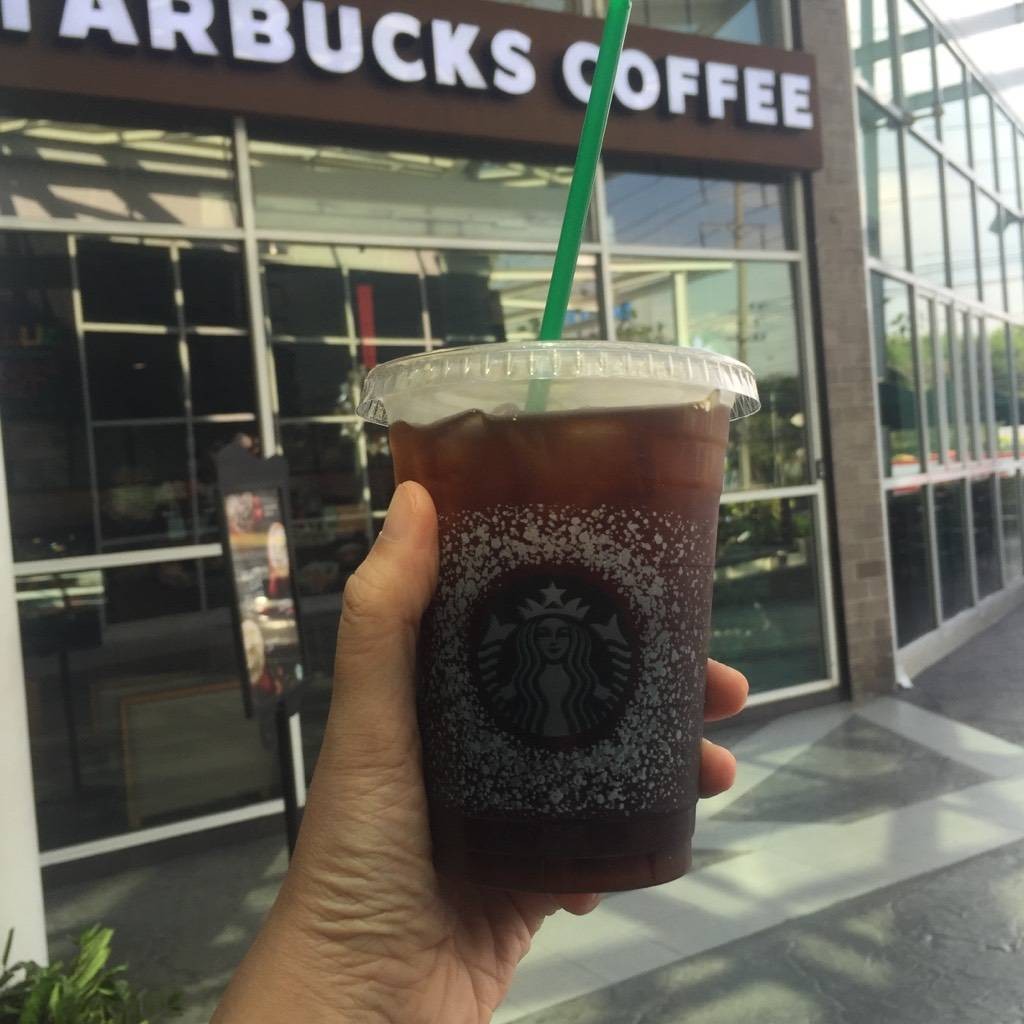 รีวิว Starbucks INT Rama 3 โซนด้านหน้า - ร้านโล่งดีเหมาะสำหรับชิลวันหยุด