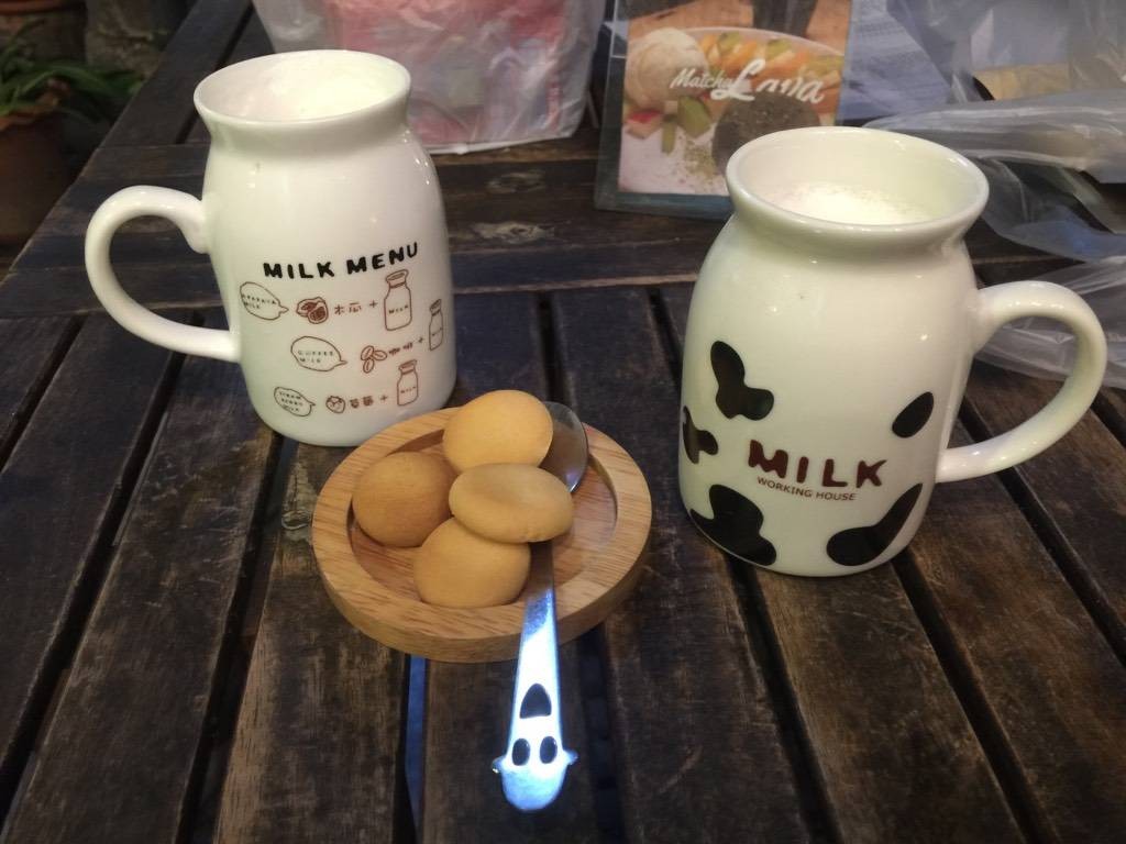 รีวิว Moooo milk bar ในเมือง - นมไม่ร้อน. ขนมปังไม่กรอบเลย. เห้อออ ถึง ...