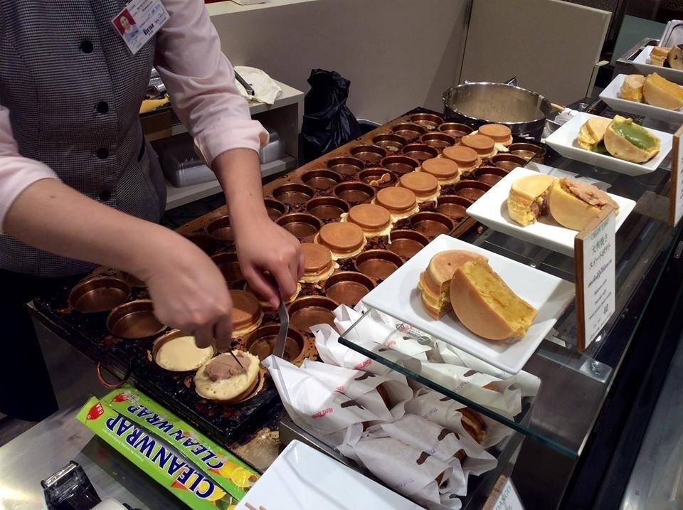รีวิว Minamoto Kitchoan Obanyaki Dango Japanese Pancake Central World ...