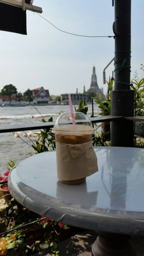รีวิว Vivi The Coffee Place - temple of dawn view from terrace