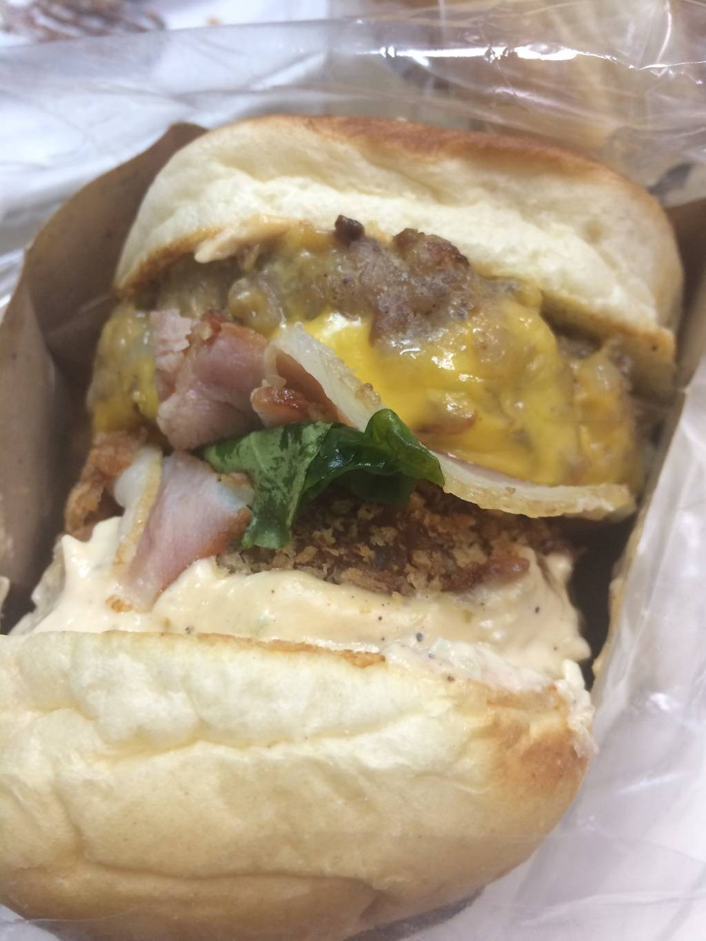 รีวิว Mother Trucker Burger - เบอร์เกอร์หมู หนานุ่ม อร่อย - Wongnai