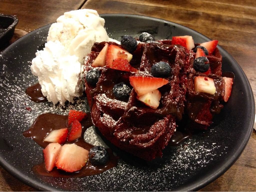 10 ร้านเมนู Red Velvet สดใสรับวันคริสมาสต์