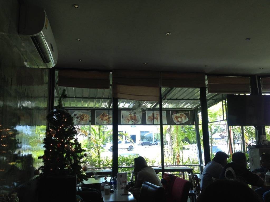 รีวิว ROOM 36 Coffee Cafe - อาหารโอเค ขนมยังไม่โดน