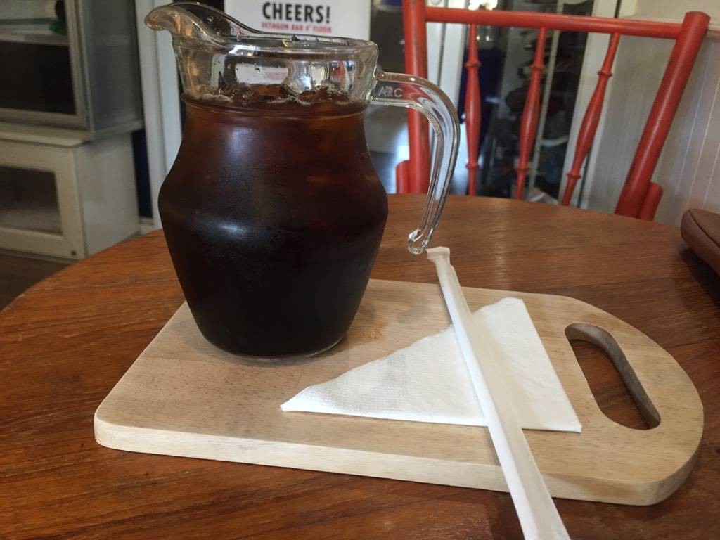 รีวิว Glur Bangkok Hostel & Coffee Bar - ร้านกาแฟใน hostel