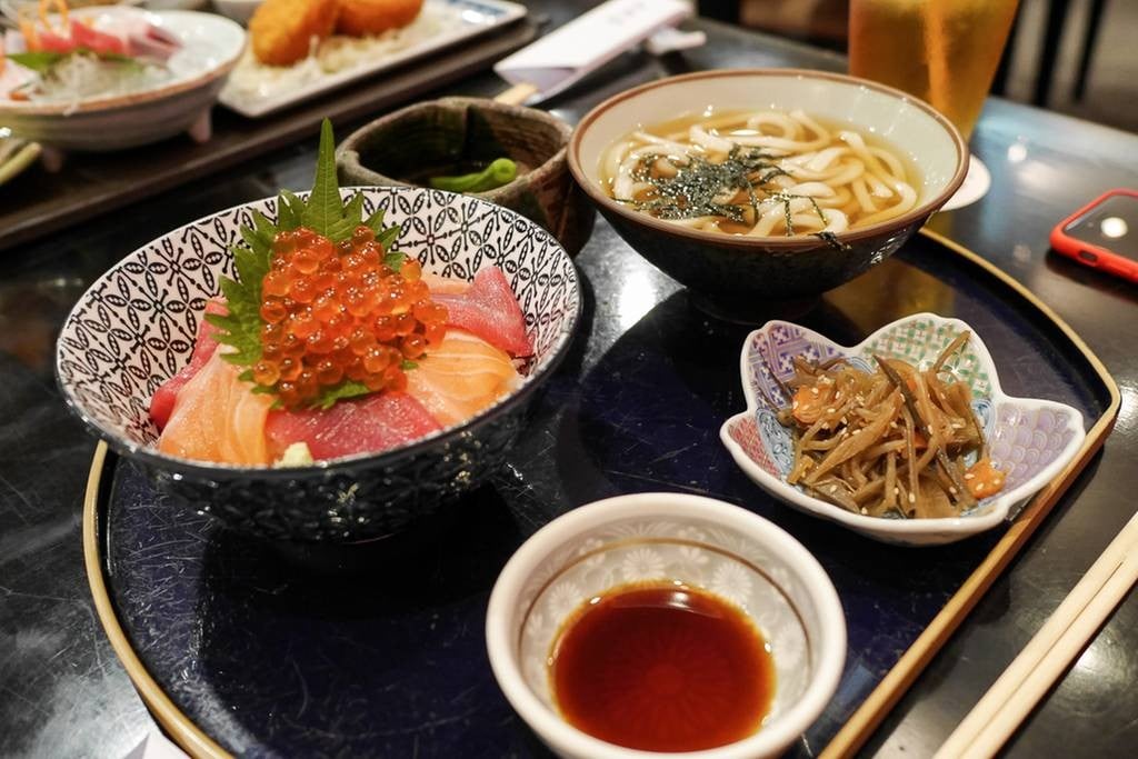 salmon maguro ikura don • salmon maguro ikura don Set ร้าน Nippon Tei ...