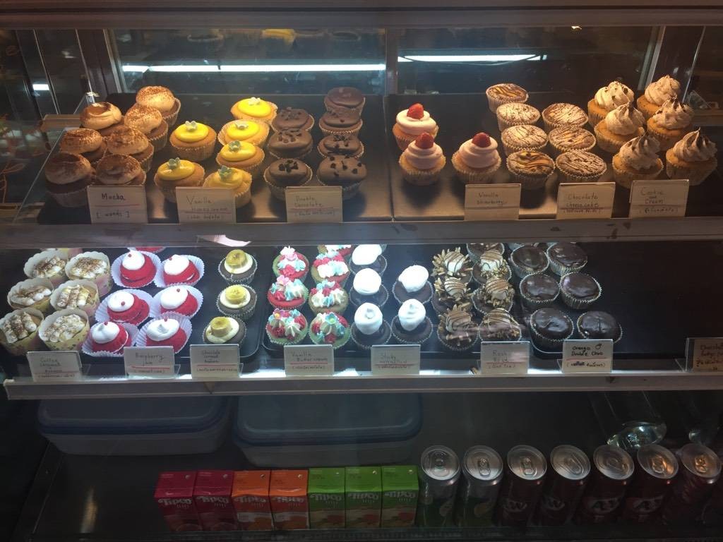 รีวิว Junjun shop&cafe' - คัพเค้กอร่อยเหาะ ร้านน่ารักเว่อร์ - Wongnai