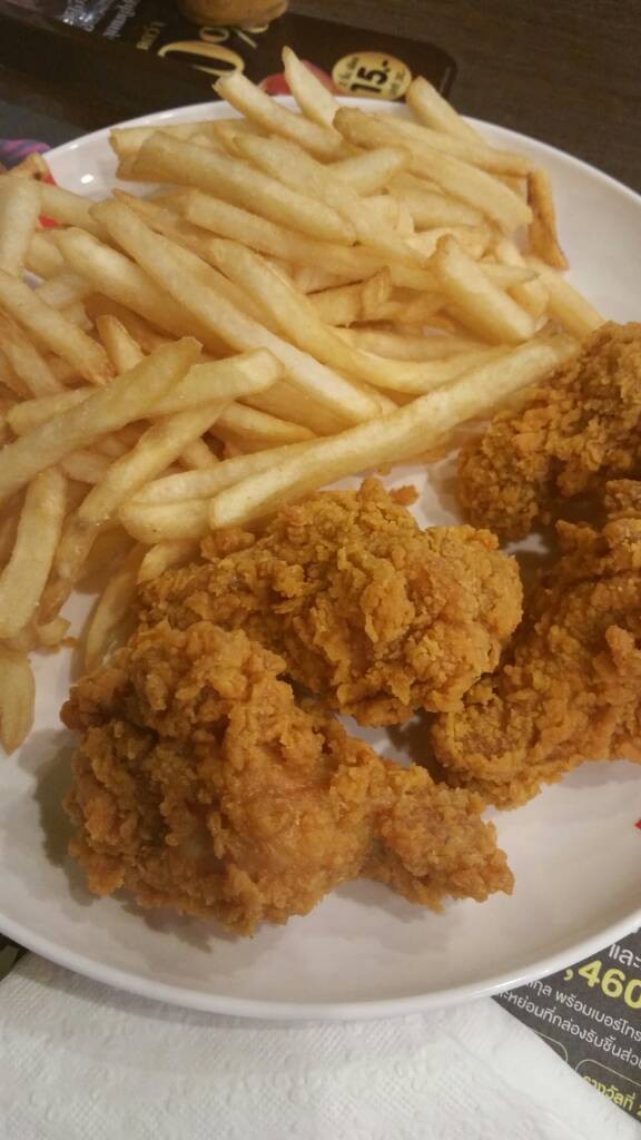 รีวิว McDonald's กาดฝรั่ง เชียงใหม่ (ไดร์ฟทรู) - spicy mc wing และเฟรน ...