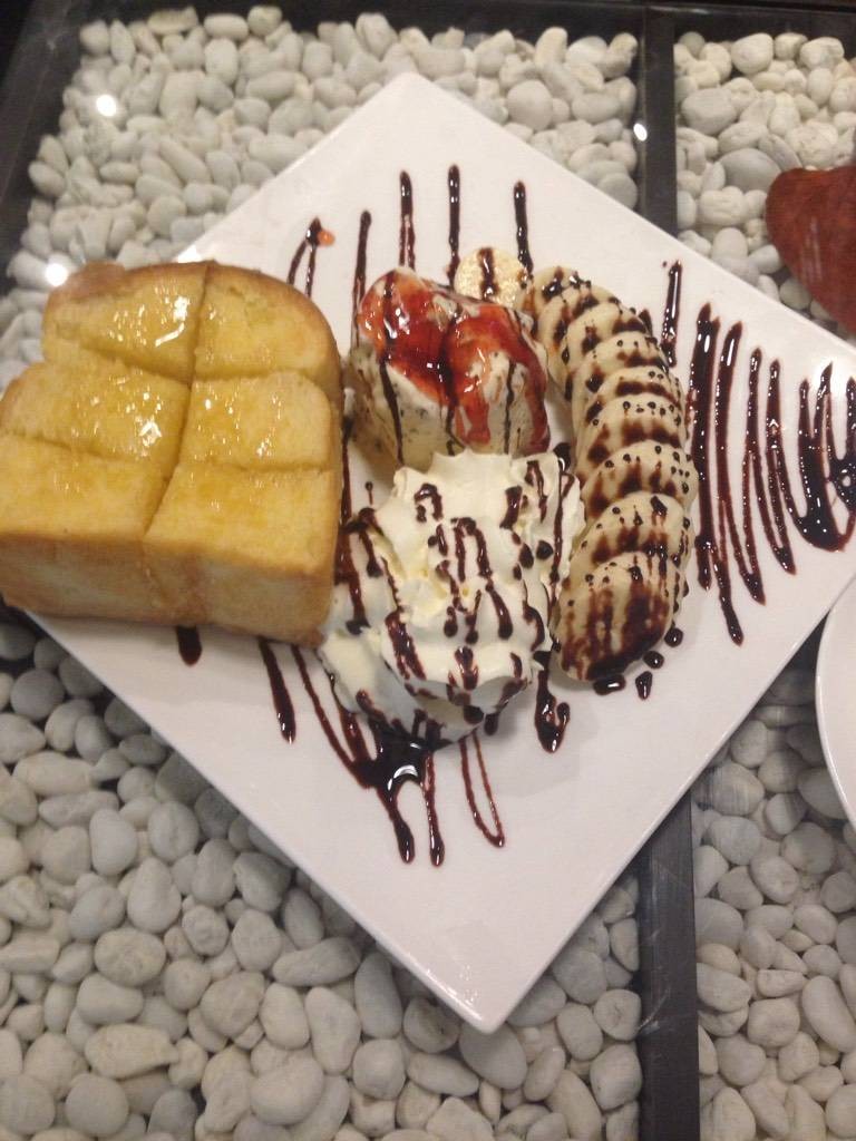 รีวิว DK Cafe - ร้านกาแฟที่แวะมาทางนี้เลยเจอ