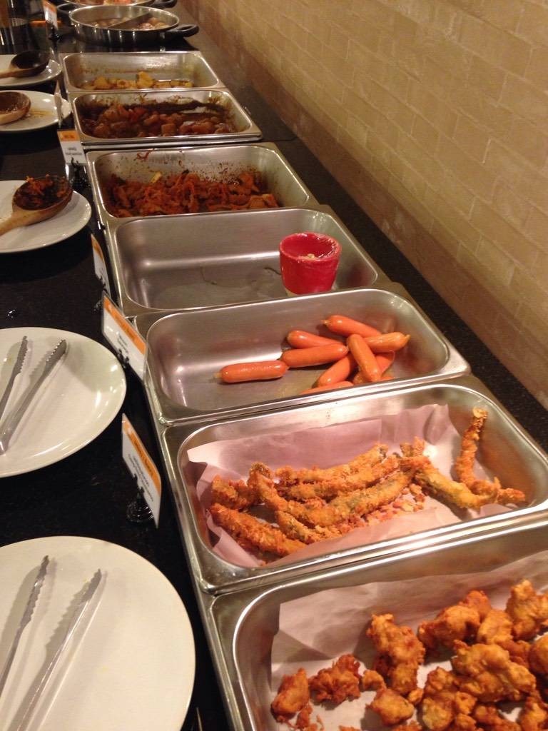 รีวิว MAMMOTH BUFFET - ถ้าคนชอบปลาแซลมอนคงคุ้ม แต่เมนูน้อยไปนะ