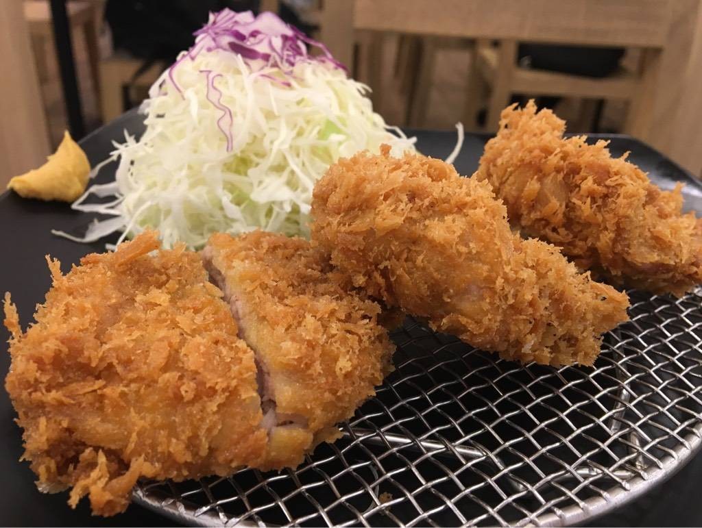 รีวิว Tonkatsu Bekku - หมูทอดโอตาคุ กรอบไม่รู้ลืม