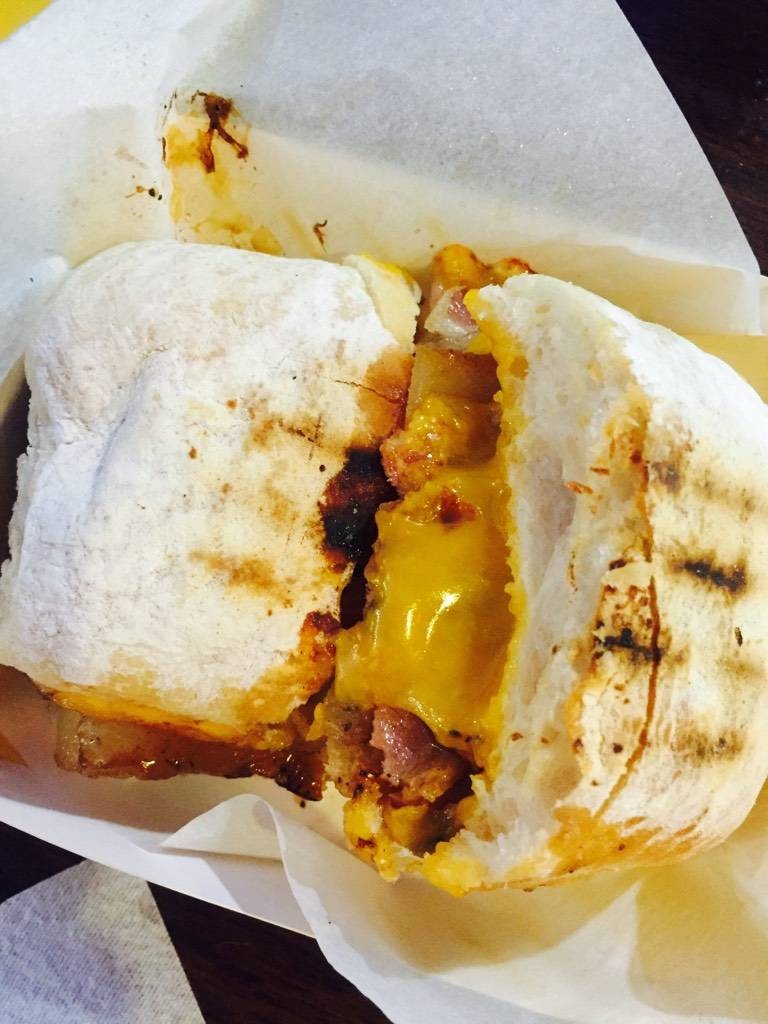 รีวิว Holy Cheese ตลาดรถไฟรัชดา - Holy Cheese 🧀 เอาใจคนรักชีสสส - Wongnai