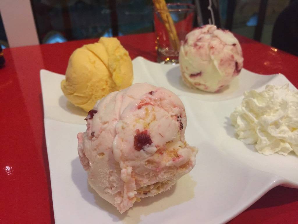 รีวิว Ice cream studio - raspberry cream cheese~อร่อยมาก