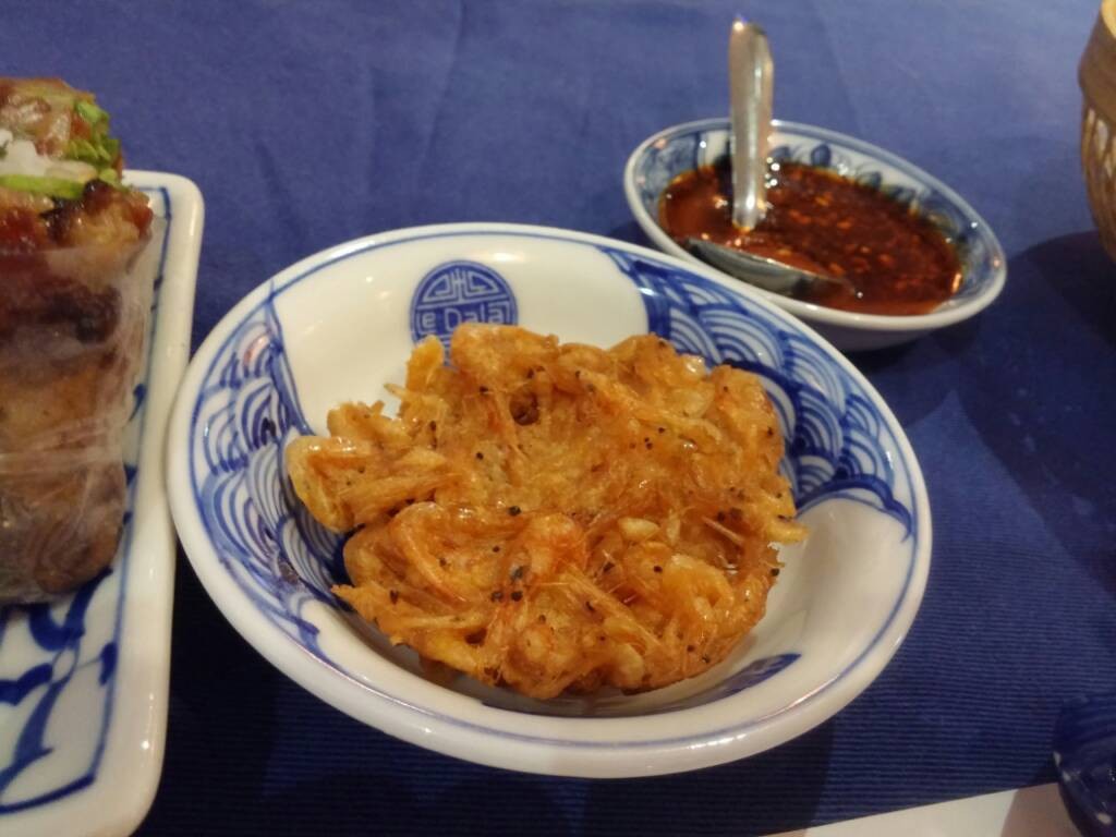 กุ้งทอดแผ่น • เย็นชืด ร้าน Le Dalat สุขุมวิท 23 (ประสานมิตร) - Wongnai