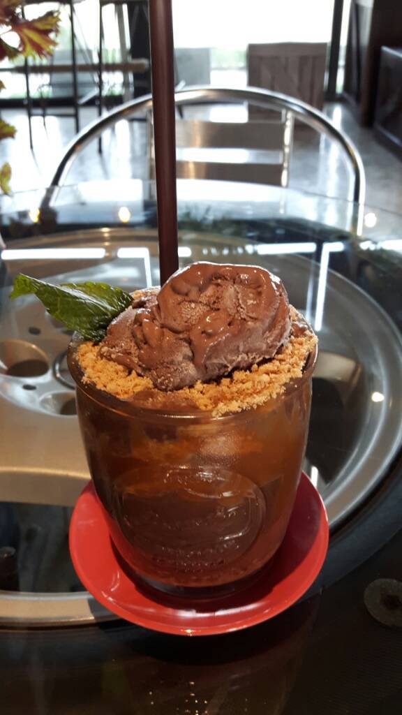 รีวิว INBOX Car & Coffee - ร้านน่ารัก เค้กอร่อย เครื่องดื่มแปลกแหวกแนว ...