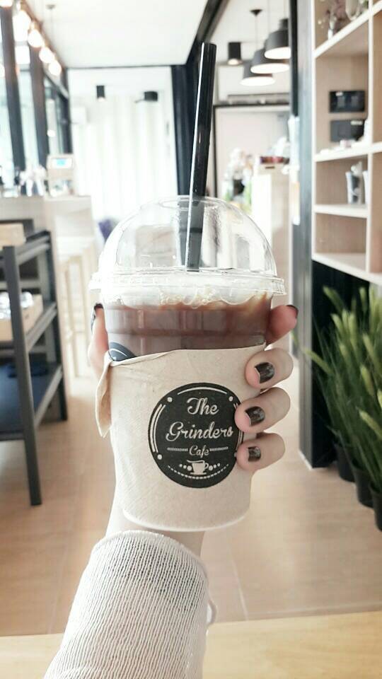 รีวิว The Grinders Cafe โครงการชวนชื่นการ์เด้น - ร้านน่ารัก กาแฟดี ขนม ...