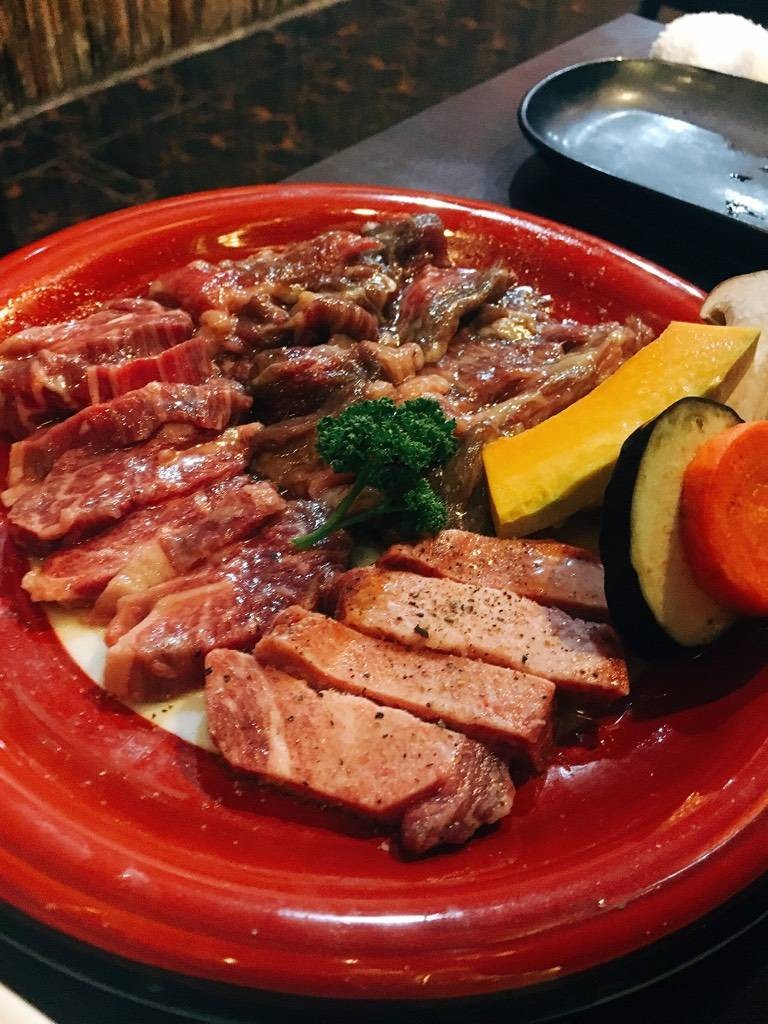 Service Set 690฿ ร้าน Sumibi Yakiniku Kura (炭火七輪焼肉 Kura) สุขุมวิท 33/1