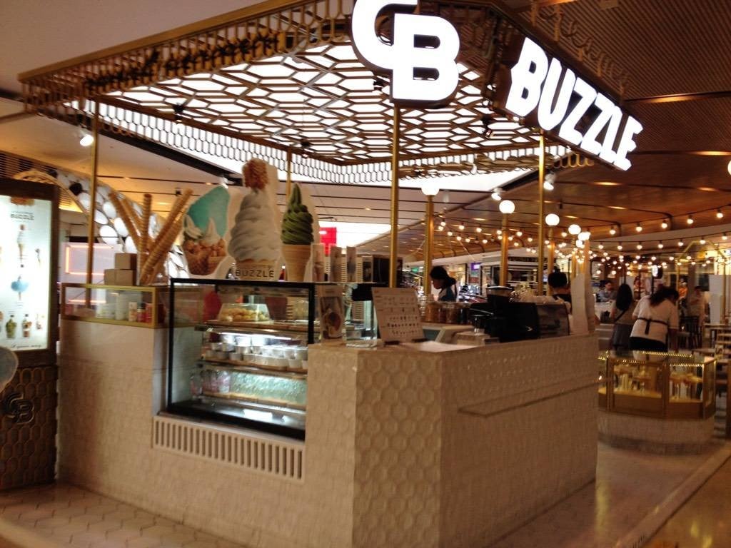 รีวิว Creamy Buzzle ครีมมี่ บัสเซิล - ไอศกรีมกับท้อปปิ้งแสนหวาน