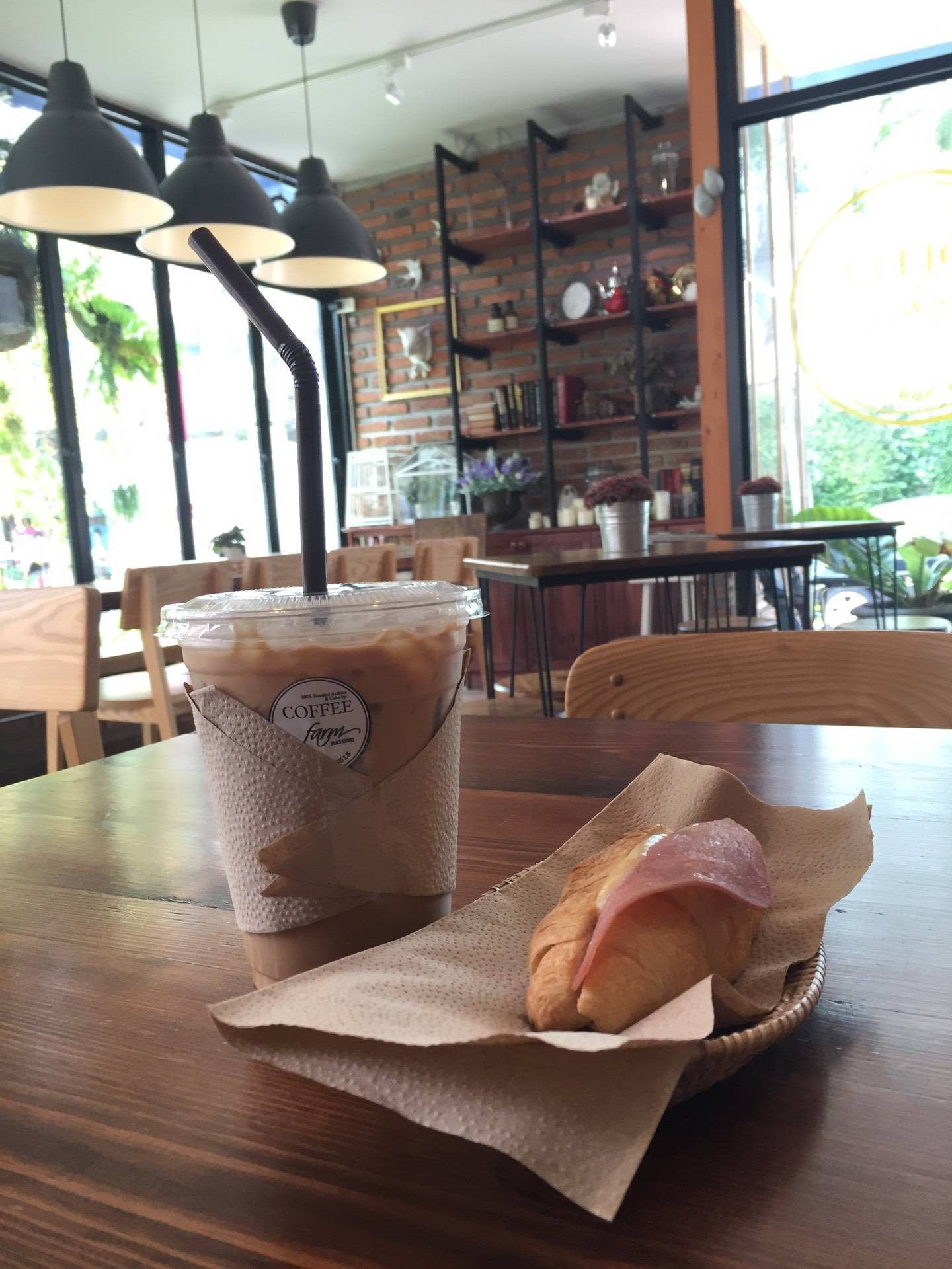 รีวิว Caribou Cafe Rayong - ร้านสวย เพลงเพราะ