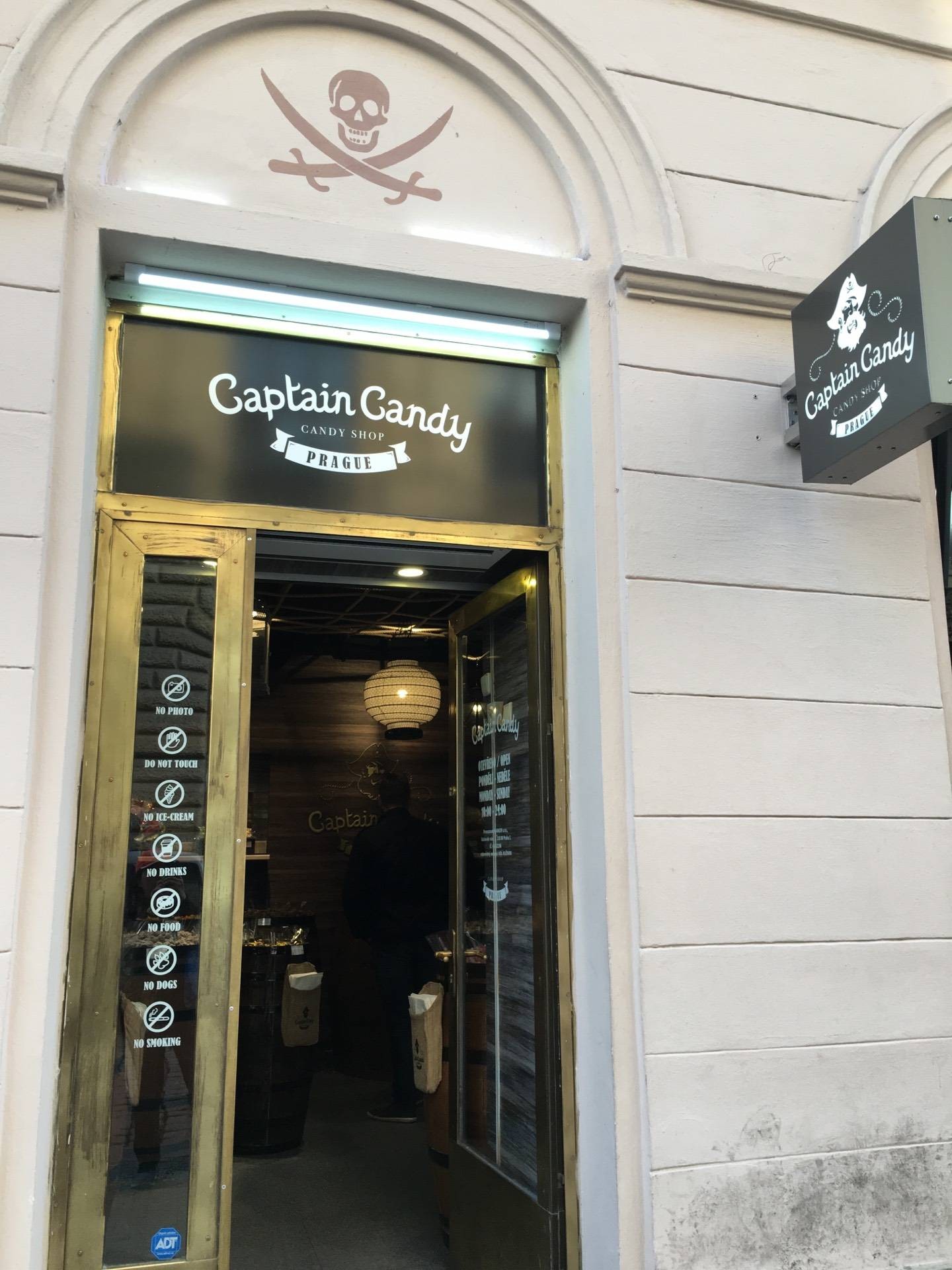 รีวิว Captain Candy Prague - เยลลี่เปรี้ยวๆของโจรสลัด