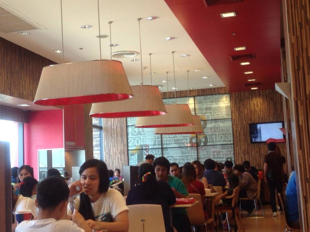 รีวิว KFC Habour Land Mege Bangna - วันนี้ เฟรนช์ฟราย ซื้อ 1 ฟรี 1 ครับ - Wongnai