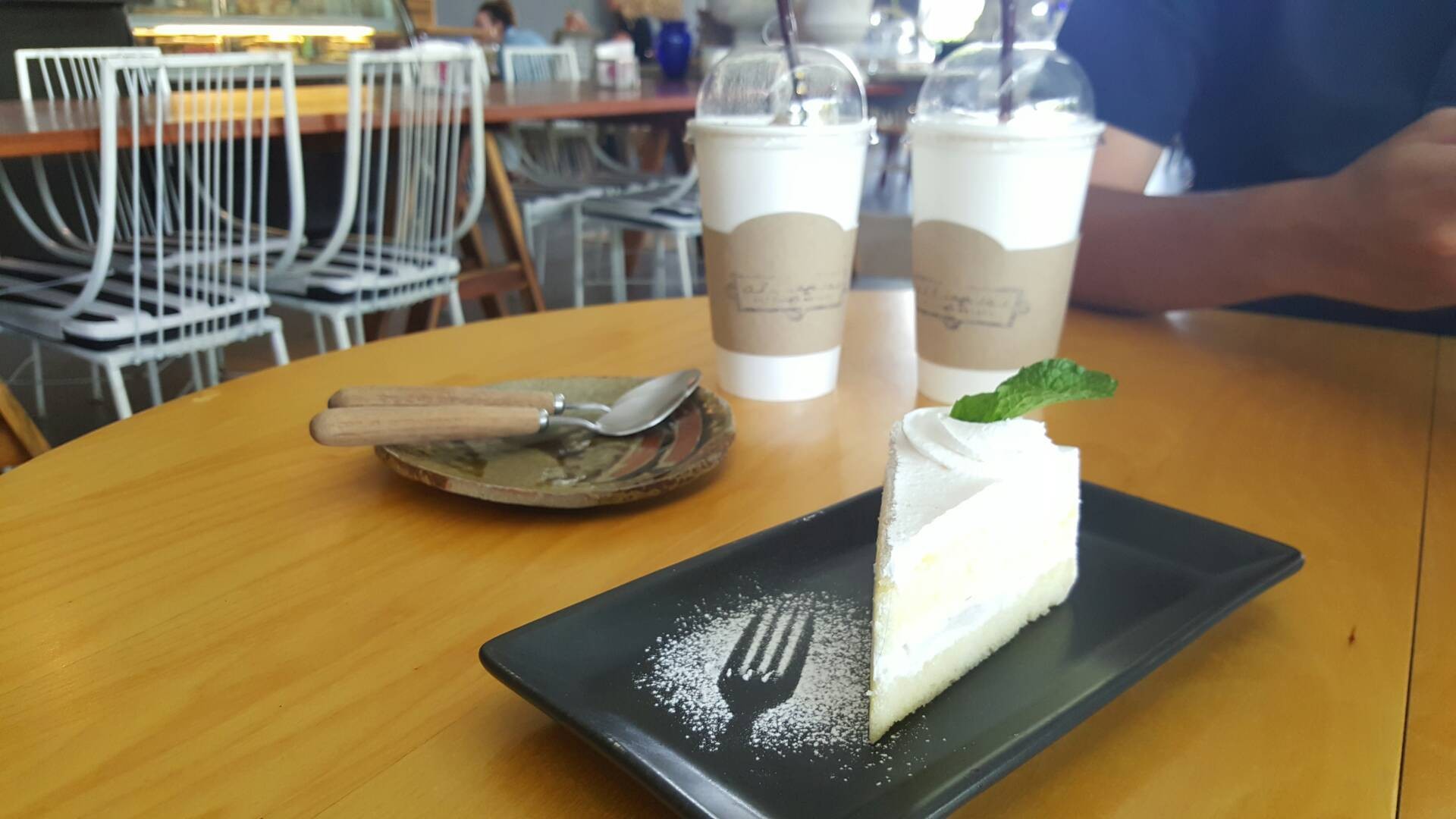 รีวิว All Senses Cafe - ร้านกาแฟสไตล์วินเทจ อร่อย บรรยากาศดี - Wongnai