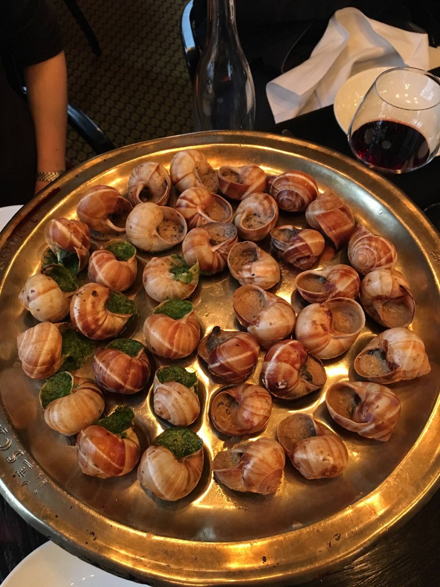 Great selection of 36 Snails ร้าน L'Escargot Montorgueil