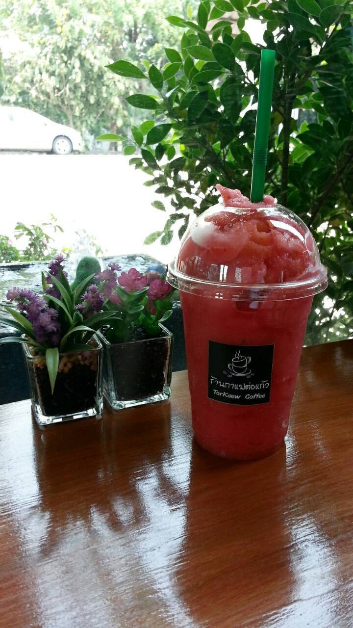 รีวิว Tor Kaew Coffee - สตอเบอรี่สมูทตี้แอบผิดหวังเบาเบา