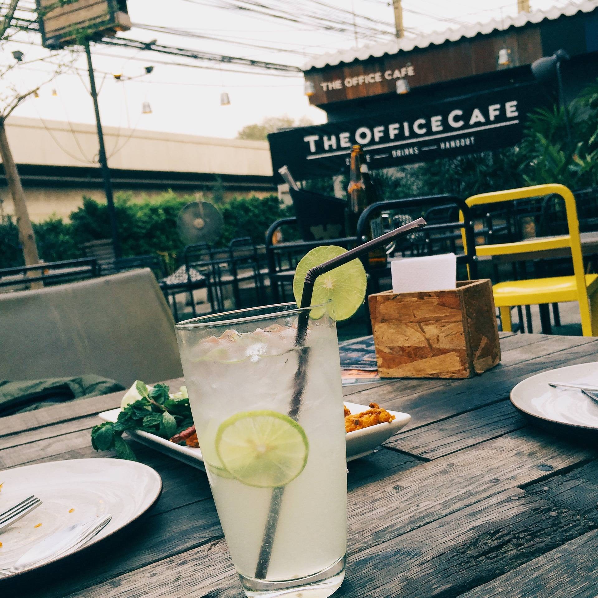 รีวิว The Office Cafe แจ้งวัฒนะ - บรรยากาศดี แวะมาได้ทั้งสายหวานและสายเมา