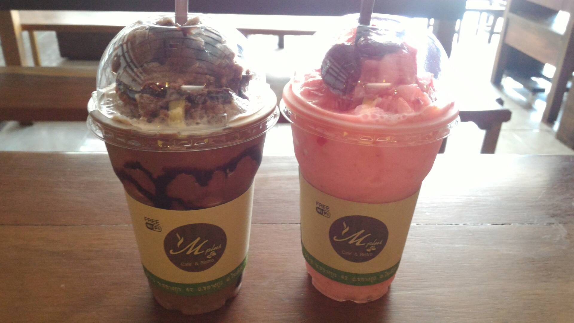 รีวิว M Plus - ร้านน่านั่ง บรรยากาศสบายๆ มีให้เลือกหลายมุมนั่งได้ตามชอบ