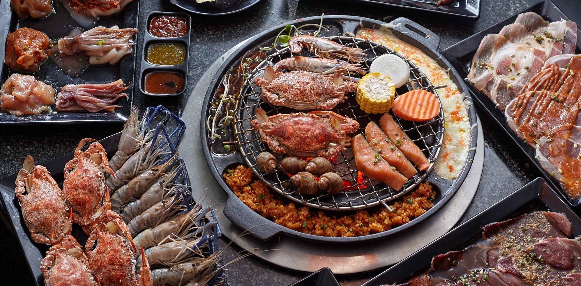 ล้นทะลักสะใจ! กับบุฟเฟ่ต์ซีฟู้ดพร้อมชีสเยิ้มๆ ที่ Sumi Seafood Buffet