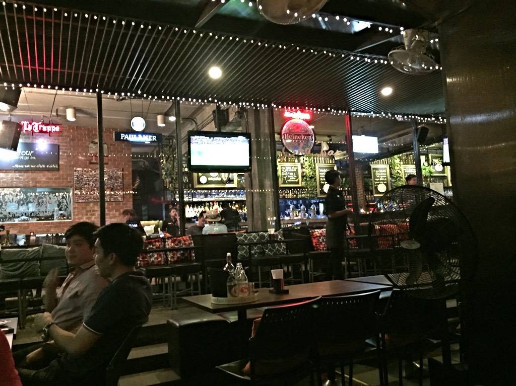 รีวิว She Bar - "a good place to drink"