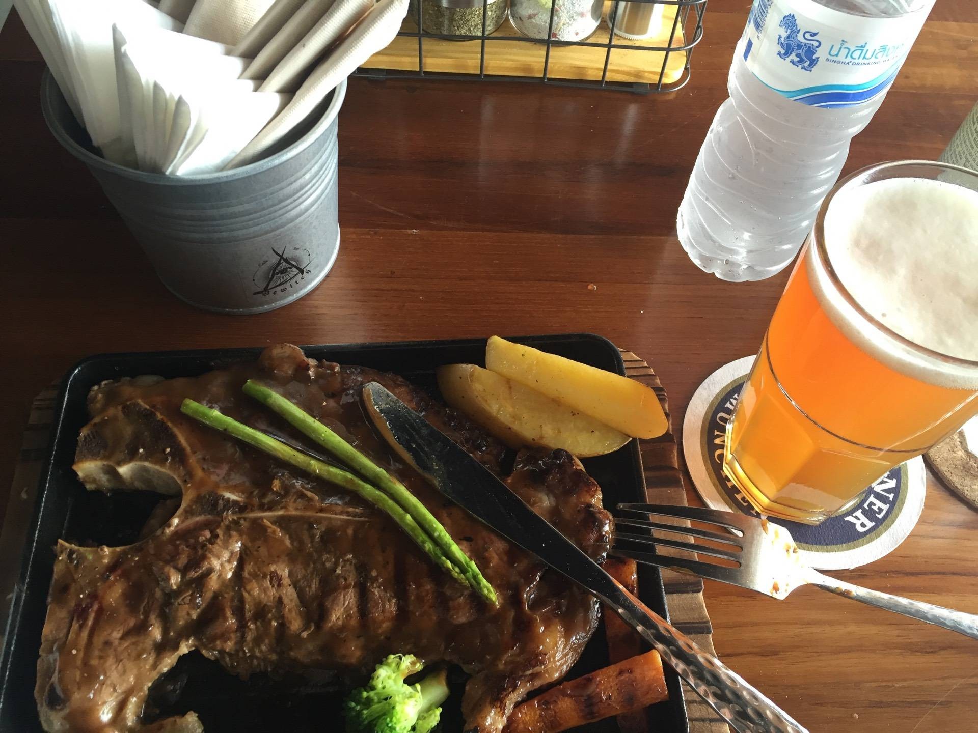 รีวิว Bewitch Cafe&Bar - ร้านตกแต่ง แปลกตาดีครับ ไม่เคยเห็นที่ไหน เจ๋งมาก