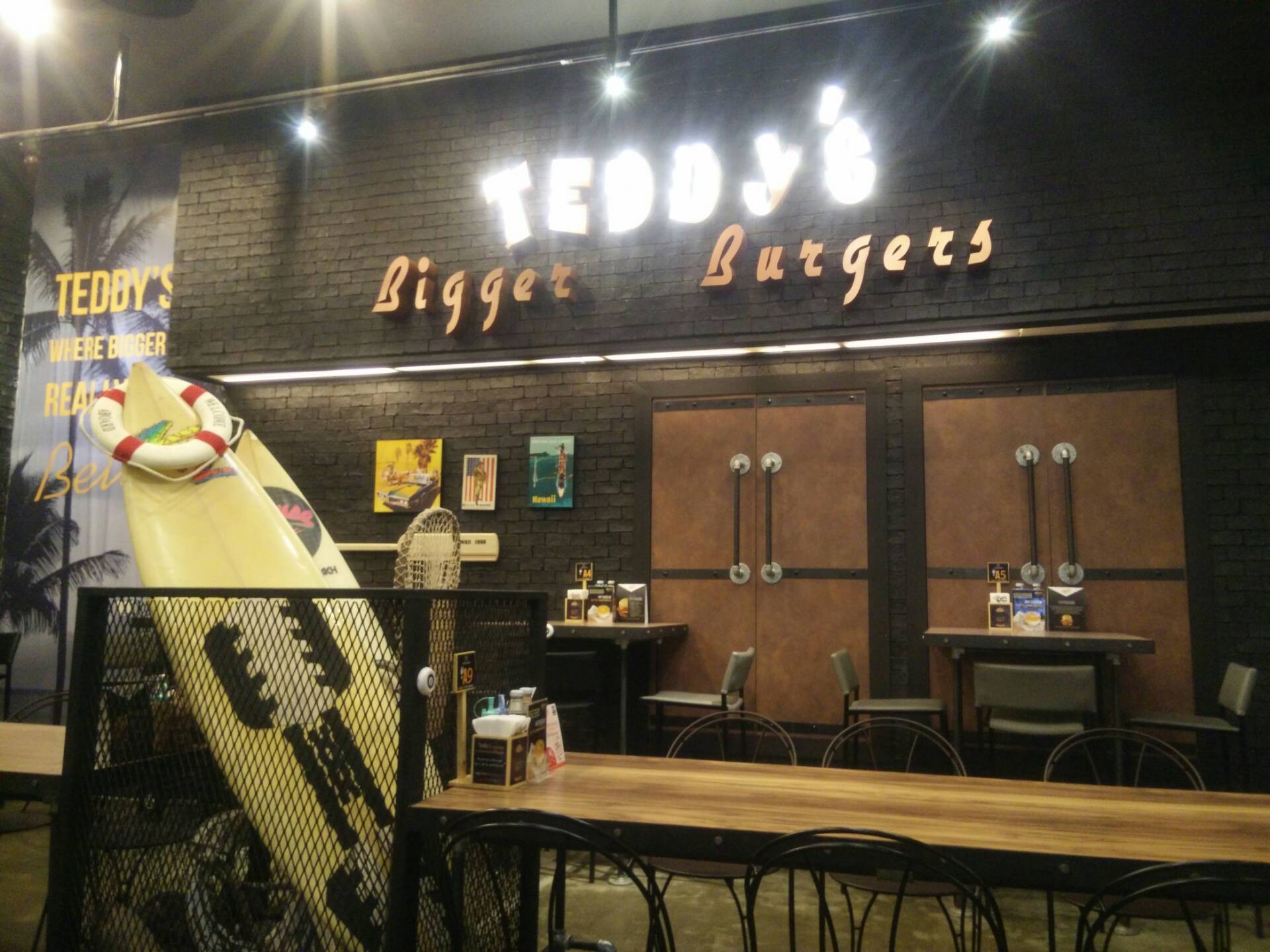 รีวิว TEDDY's Bigger Burgers Gateway เอกมัย - เบอร์เกอร์จากฮาวาย