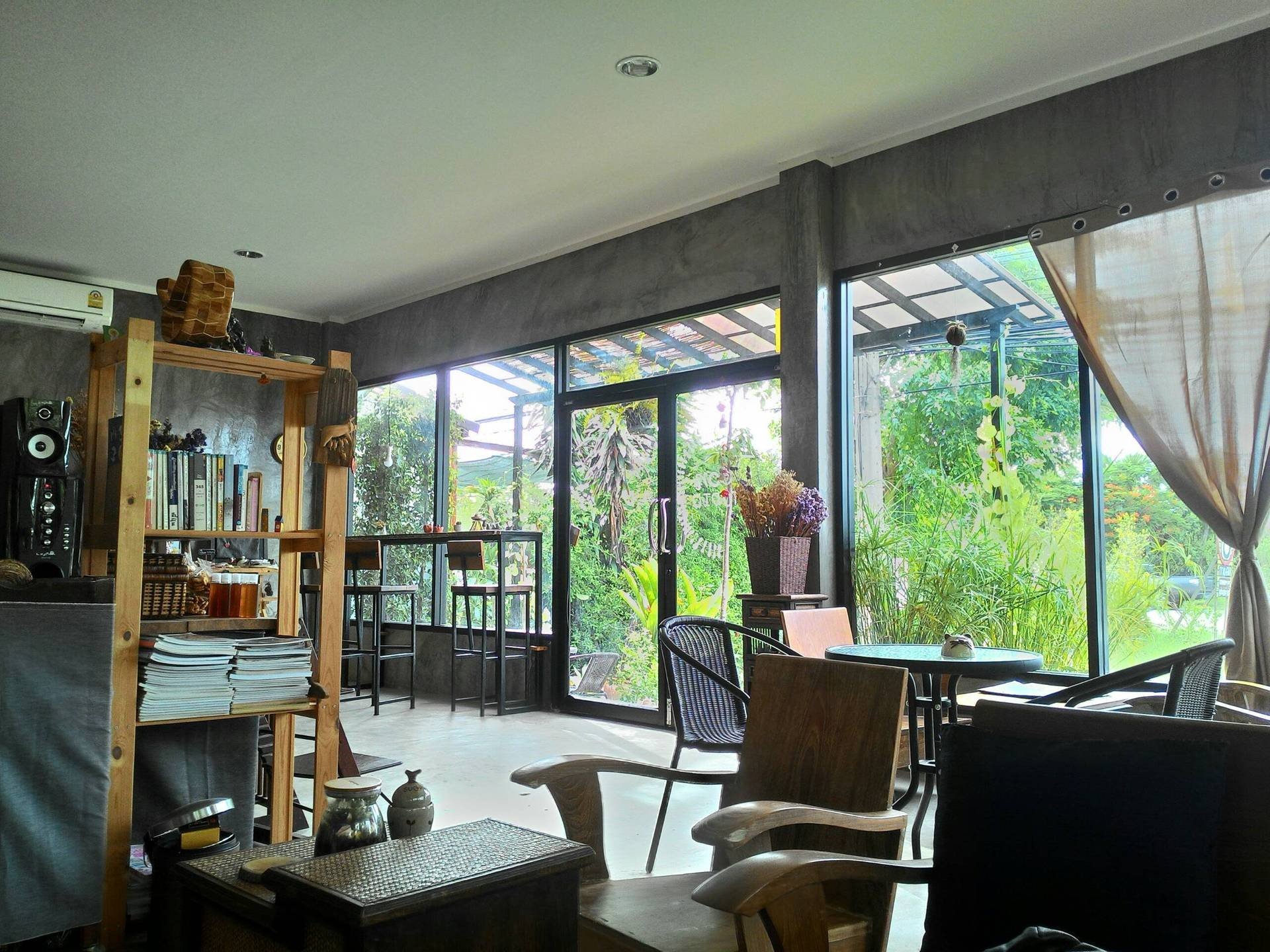 รีวิว Joon studio & cafe' นครปฐม - ริมถนนใหญ่ แต่บรรยากาศสบาย ๆ - Wongnai
