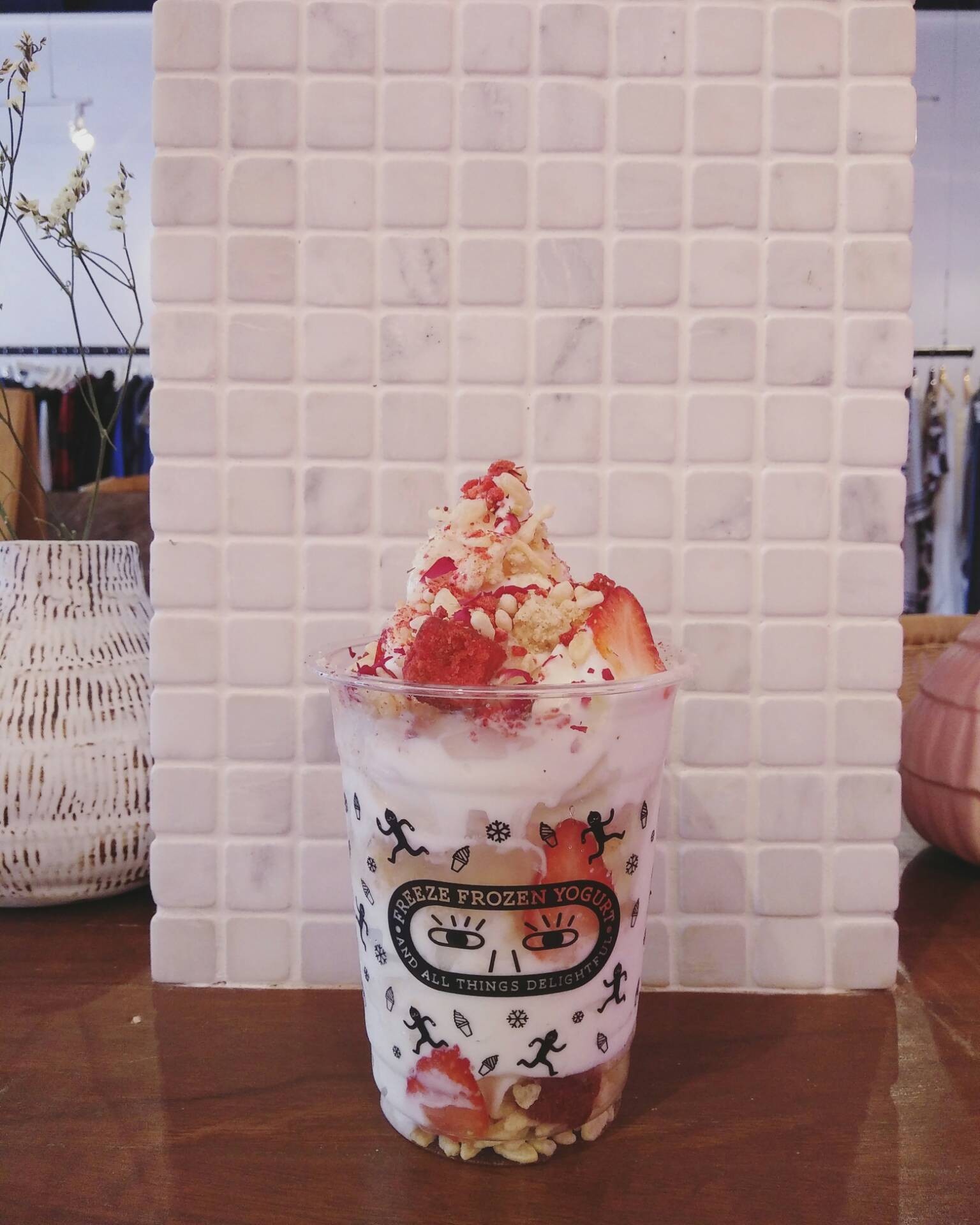 รีวิว Freeze Frozen Yogurt - ร้านน่ารักกสีหวาน