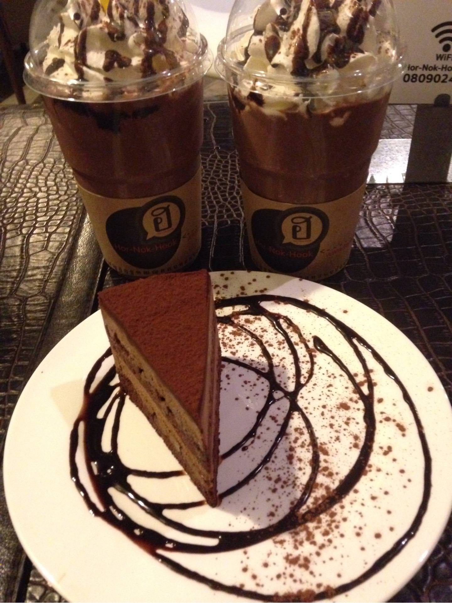 รีวิว Hor-Nok-Hook Cafe' ข้างสถานีรถไฟหัวลำโพง - มากินกาแฟให้ตื่นๆตาโตเป็น ฮ.นกฮูกกก