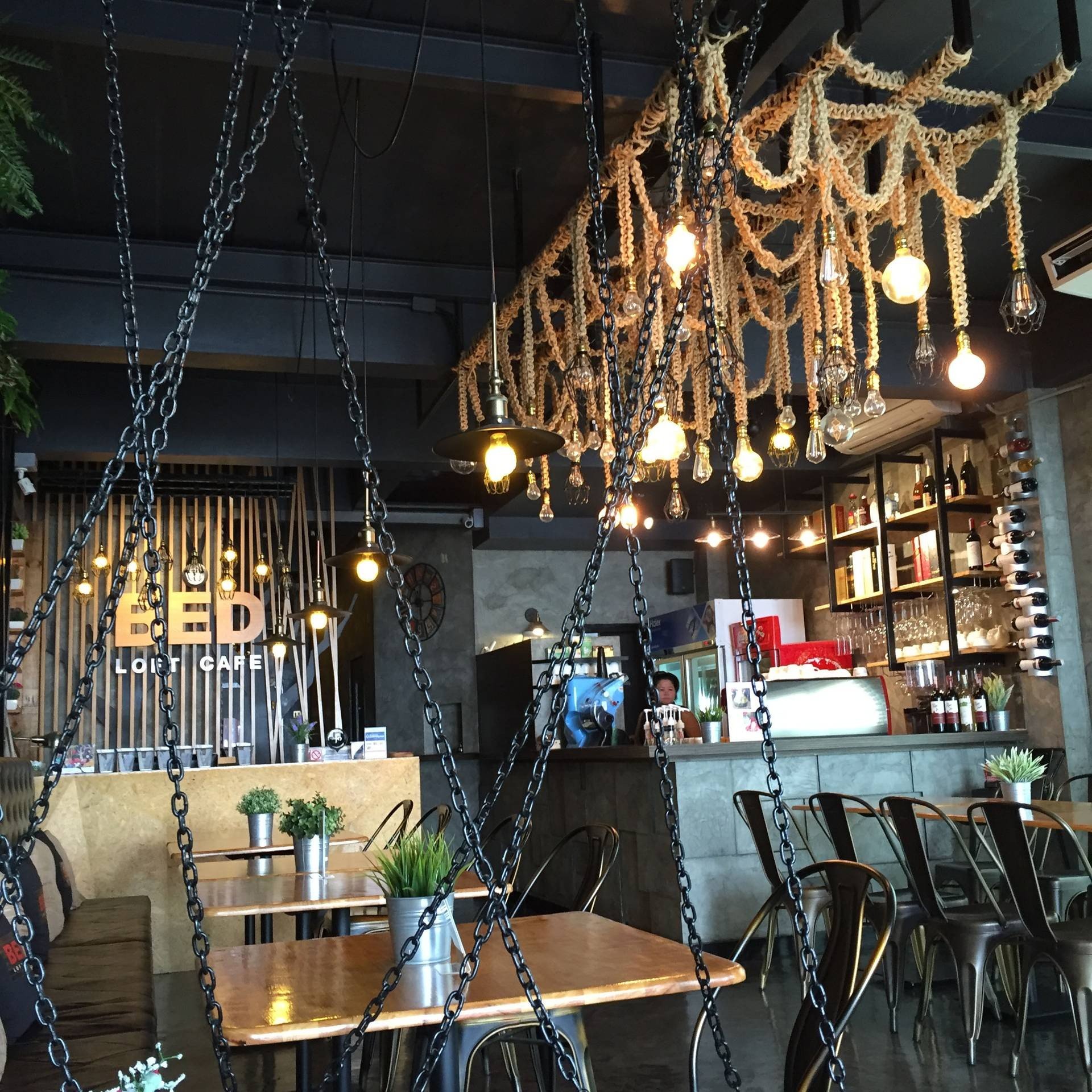 รีวิว BED Loft Cafe - บรรยากาศดี ทำเลเยี่ยม แต่อาหารมาค่อนข้างช้า - Wongnai