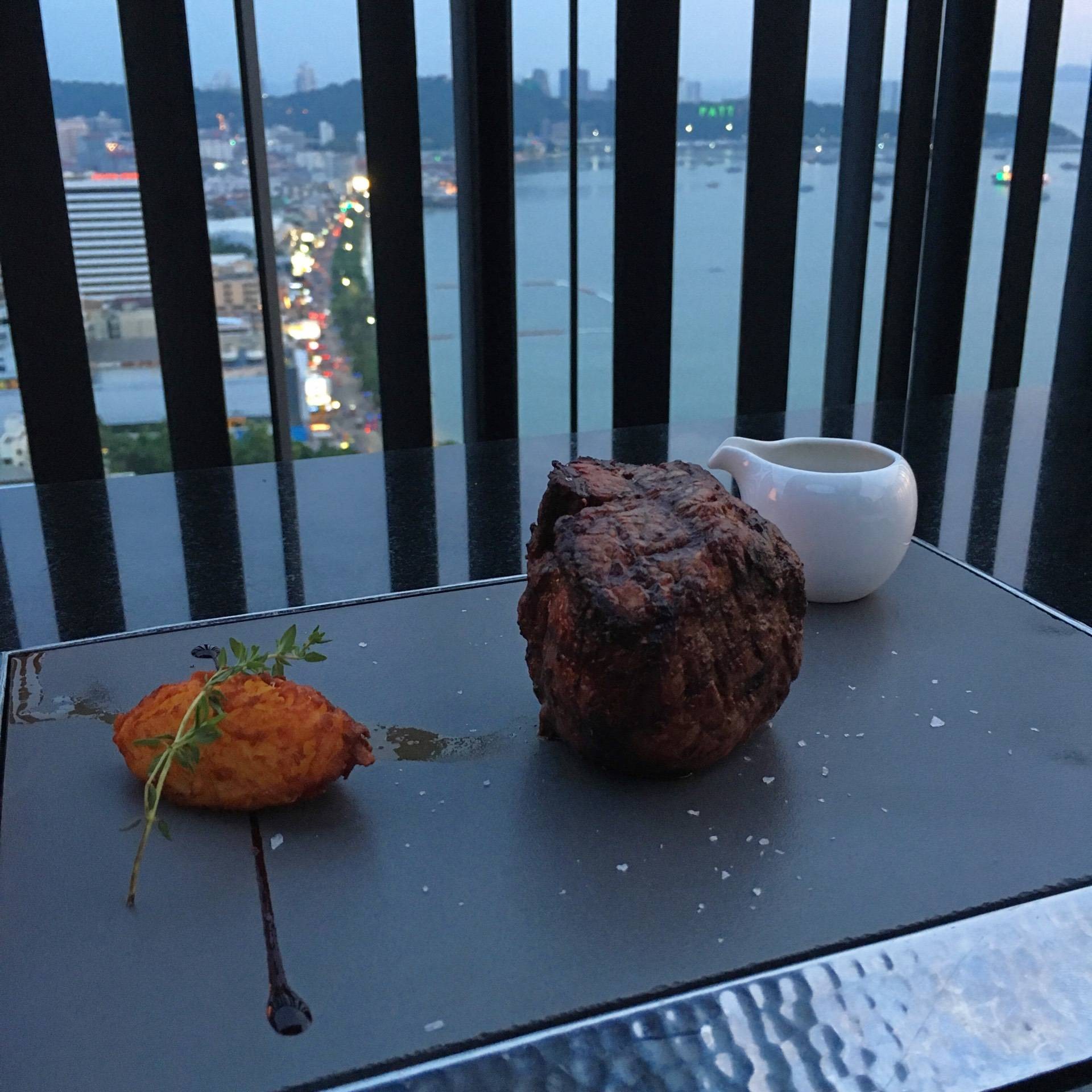 Tenderloin ร้าน Horizon Rooftop Restaurant & Bar, Hilton Pattaya - Wongnai