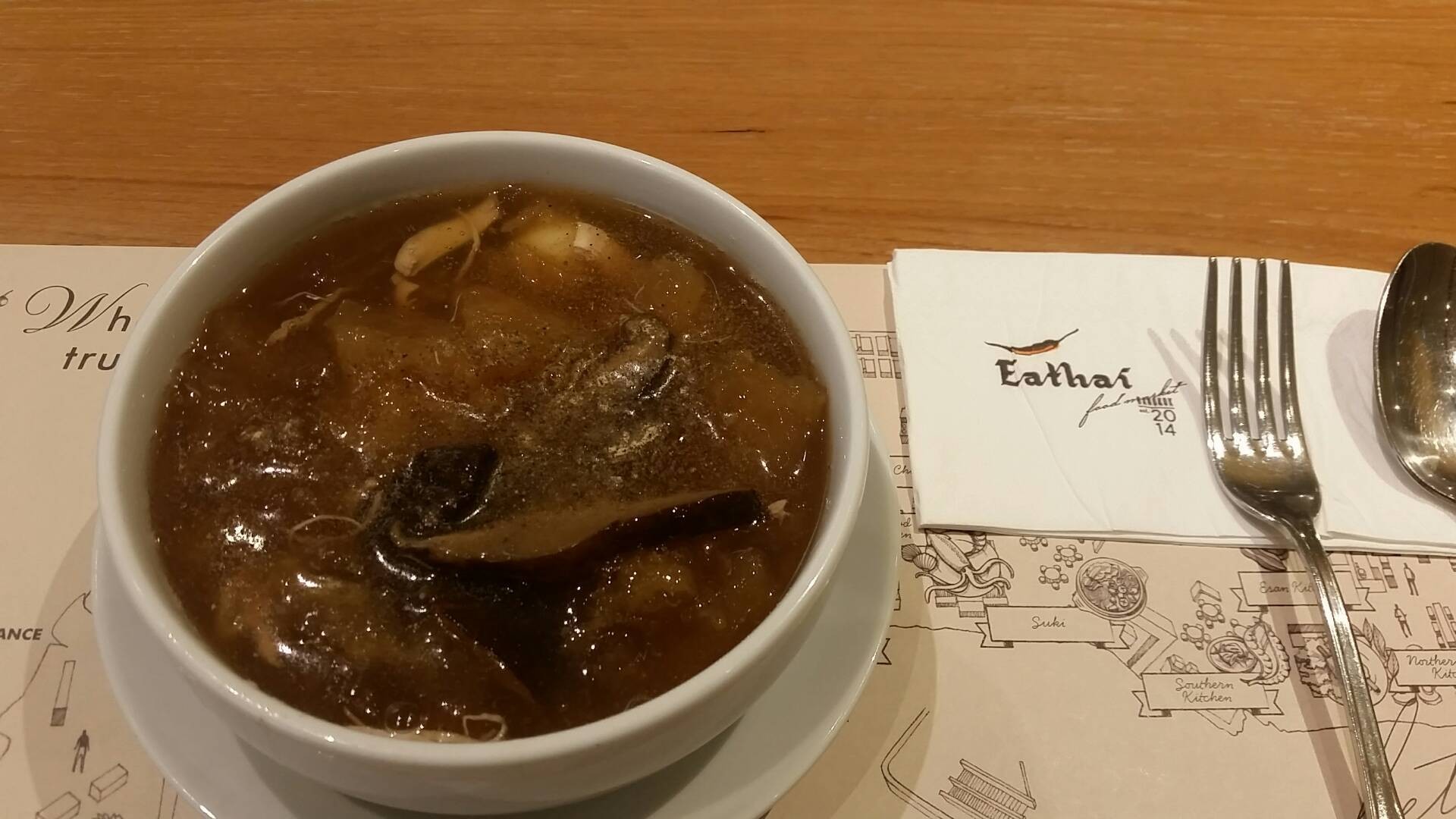 รีวิว Eathai Central Embassy - เป็น food court อาหารตะวันออกน่าลอง ...