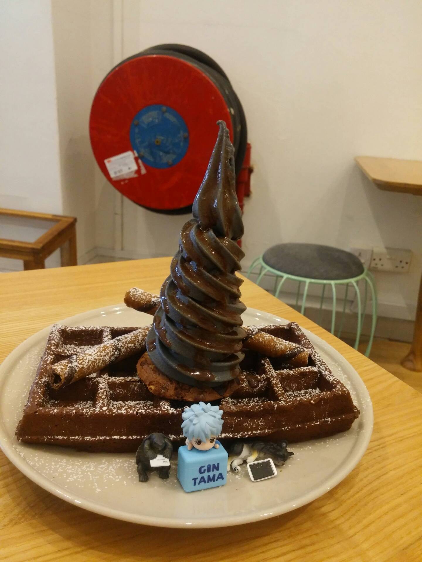 รีวิว The Cold Pantry Singapore - วัฟเฟิลช็อกโก้+ไอติมรสวนิลาผสมถ่านราด ...