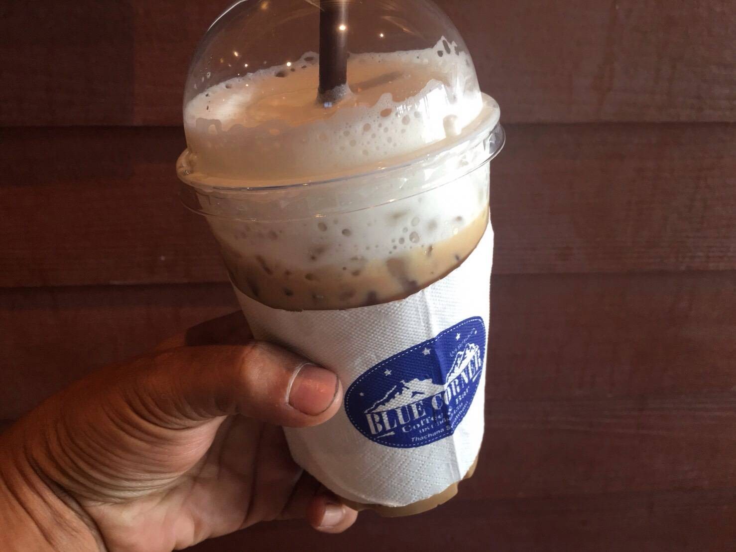 รีวิว Blue Conner Coffee&bar - กาแฟรสชาติดีเยี่ยม ตกแต่งร้านน่านั่งครับ ...