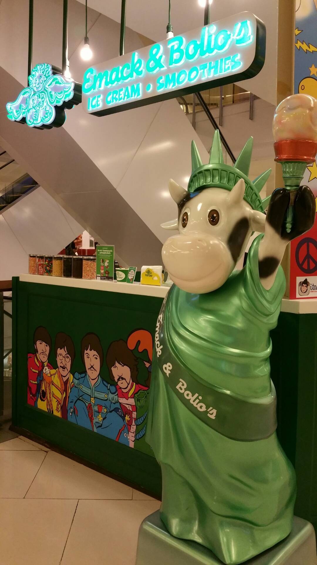 รีวิว Emack and Bolio's เซ็นทรัลเวิลด์ - ไอศกรีมเหนียวหนึบ หวาน เข้ม ...