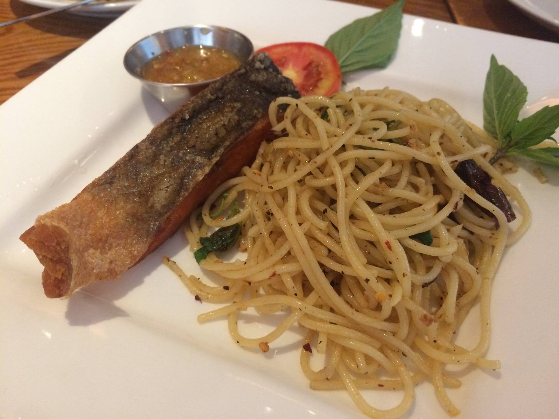 รีวิว บ้านหญิง Silom Complex ชั้น2 - อาหารไทยราคาเบาๆในห้าง - Wongnai