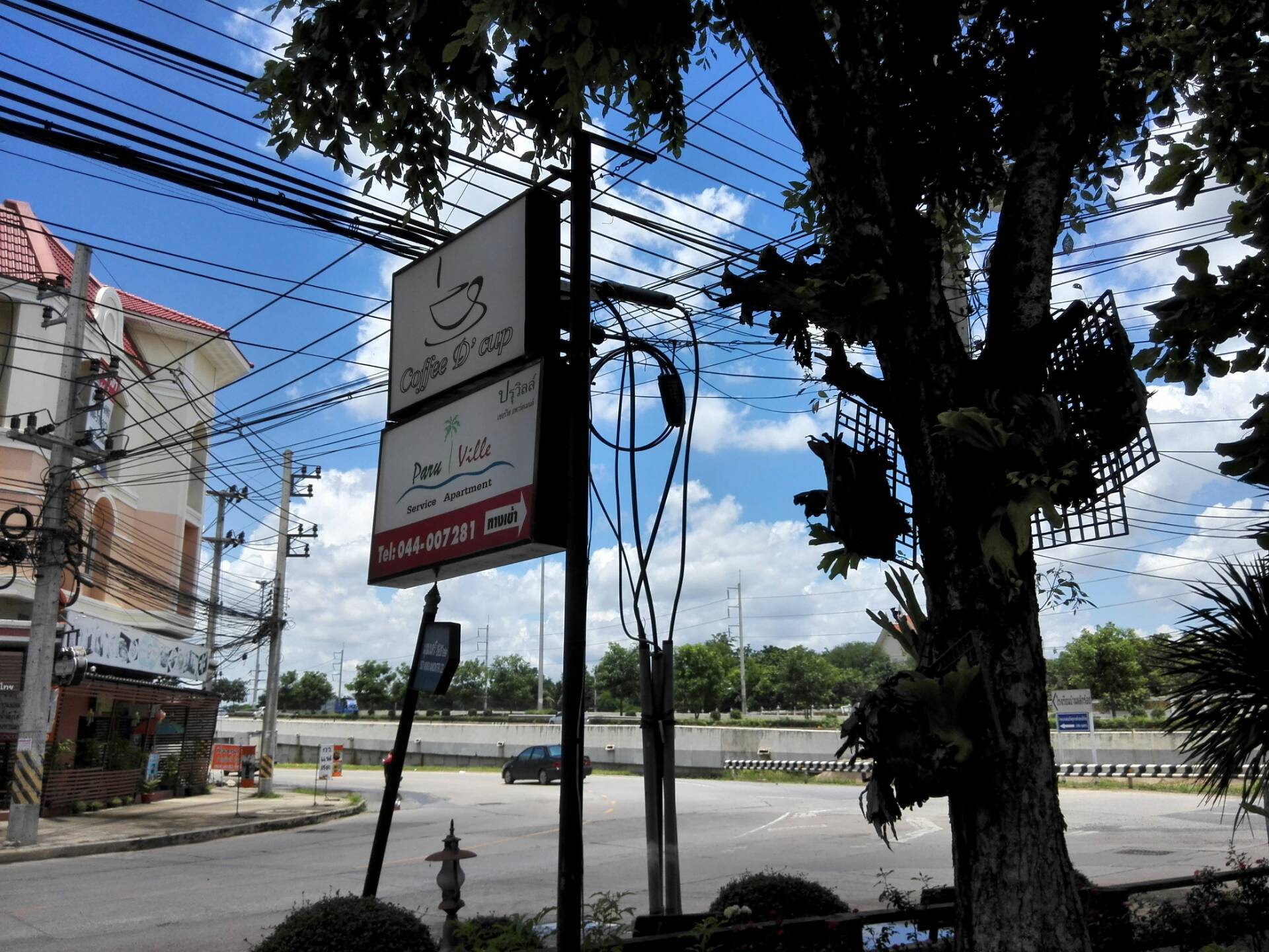 รีวิว Coffee D' Cup - ภายนอกสวย. แต่ภายในยังต้องปรับปรุง