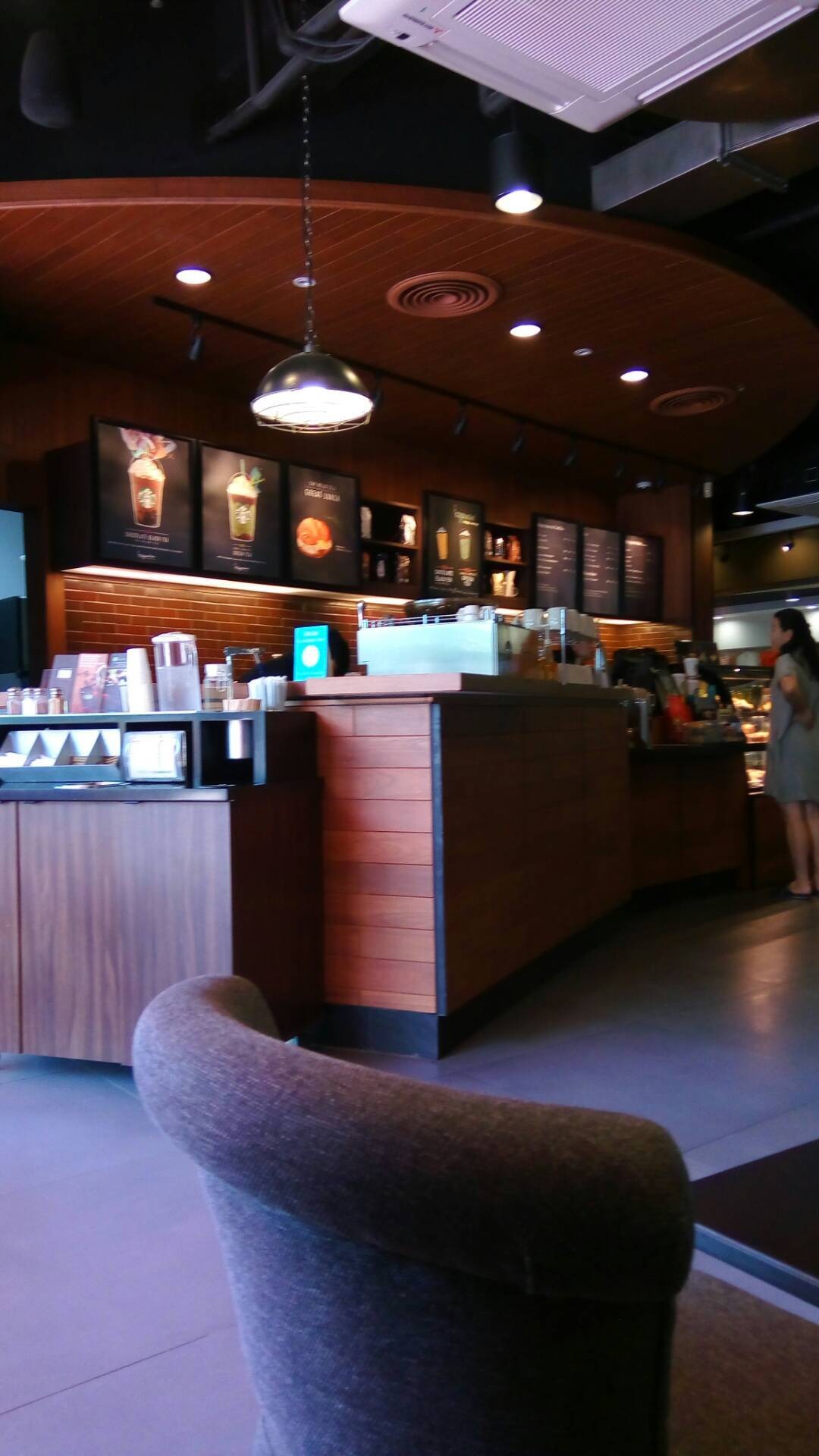 รีวิว Starbucks Big C Rama IV - ร้านนั่งสบาย กาแฟอร่อย