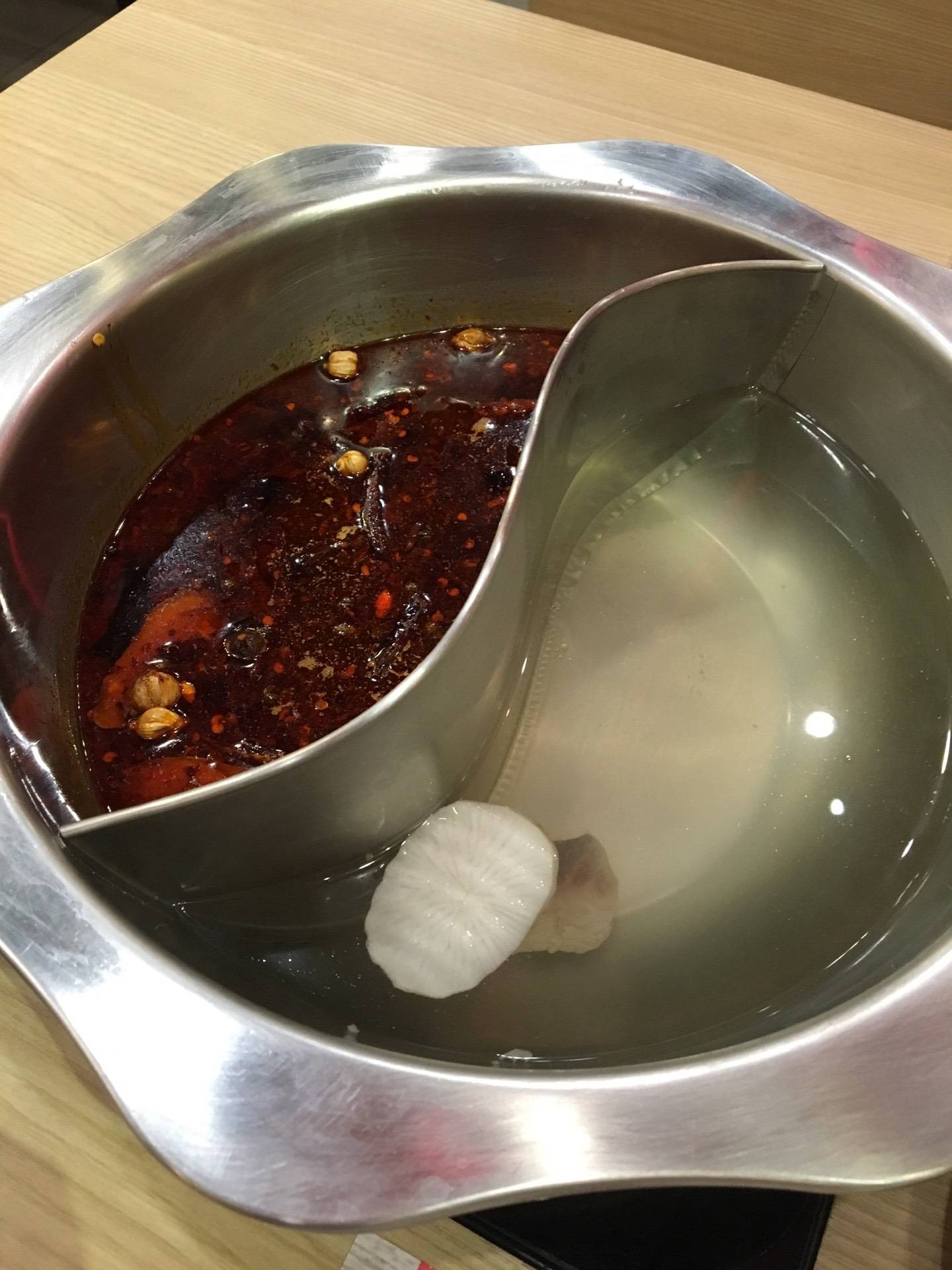 น้ำซุป • ซุปหมาล่าและชาบูไต้หวัน ร้าน FuFu Taiwanese Shabu Crystal ...