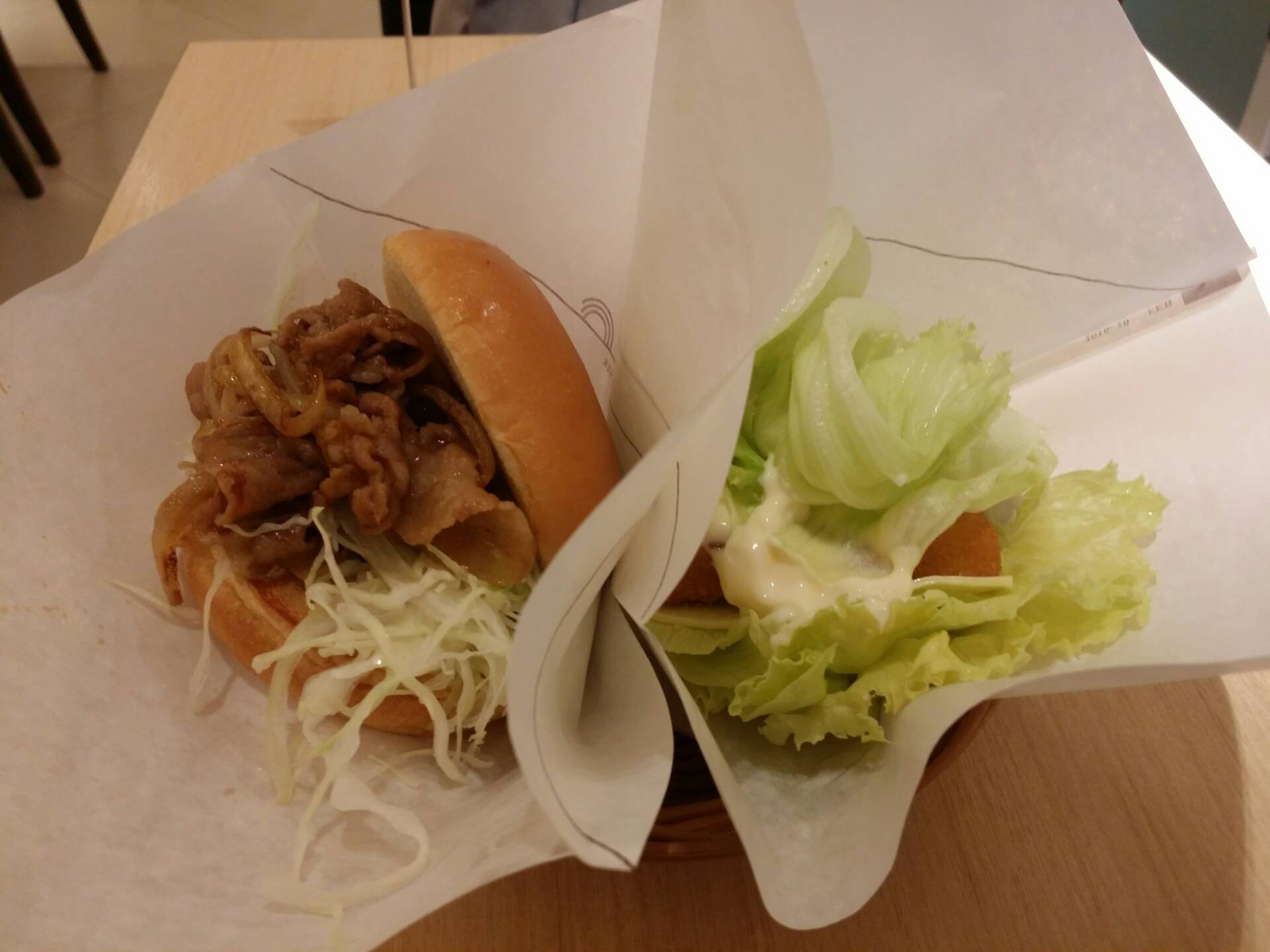 รีวิว MOS BURGER Central World - MS001 - เบอร์เกอร์สไตล์ญี่ปุ่นที่ฟินสุดๆ