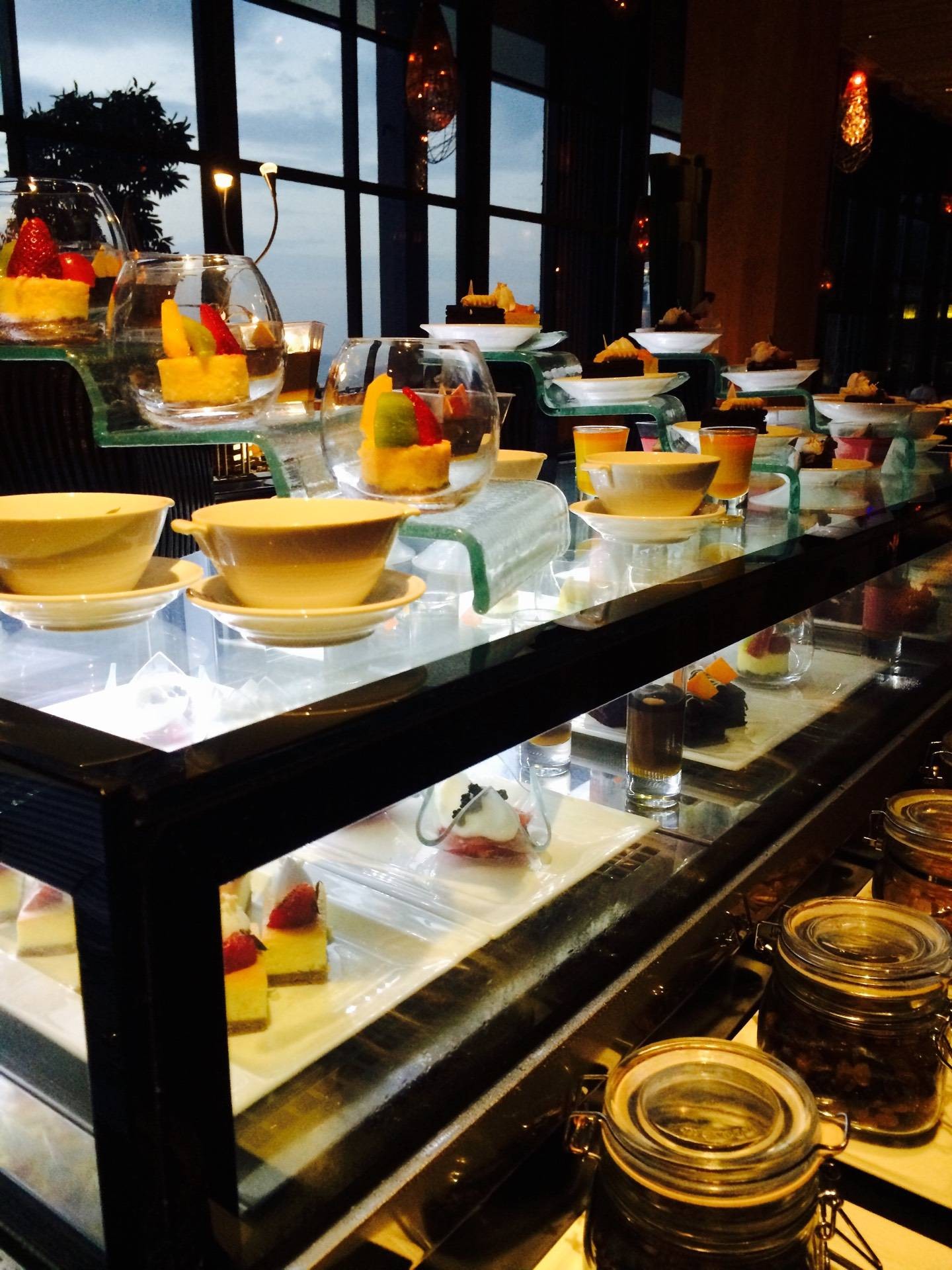 ขนมเค้ก • สวยๆน่ากินทั้งนั้น ลองสิค่ะ อย่ารอเลย ร้าน Edge, Hilton ...